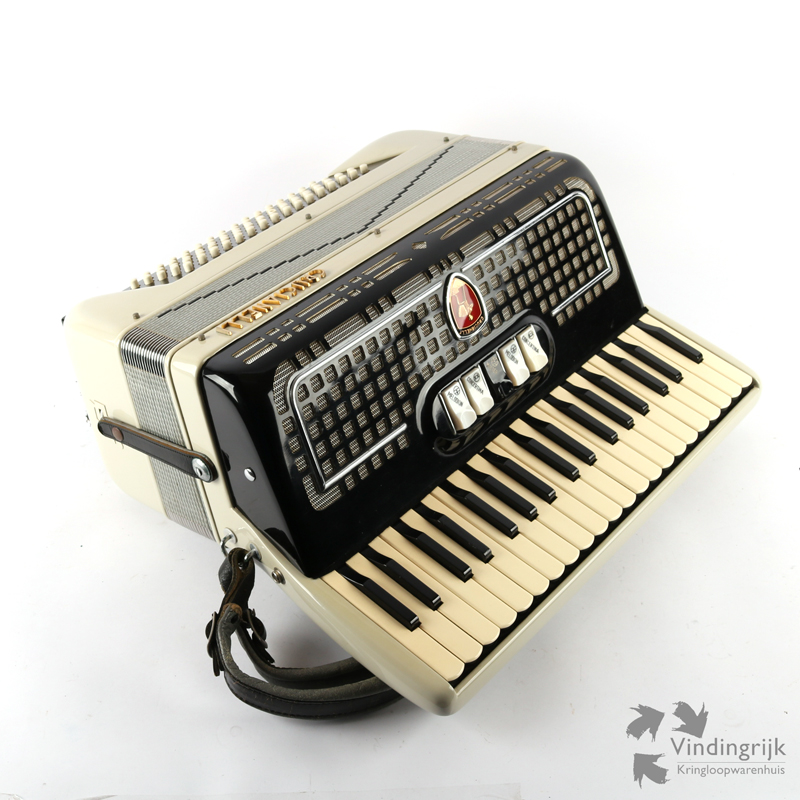 Accordeon Crucianelli | Parels Breda