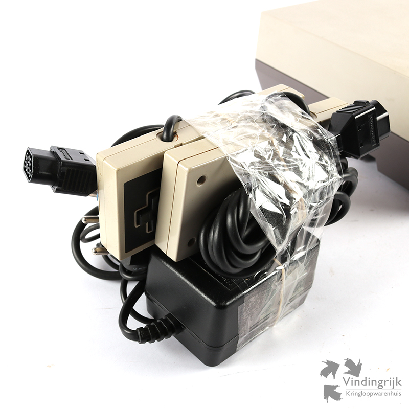 Nintendo Spelcomputer 1985 + 3 Spellen | Parels Breda