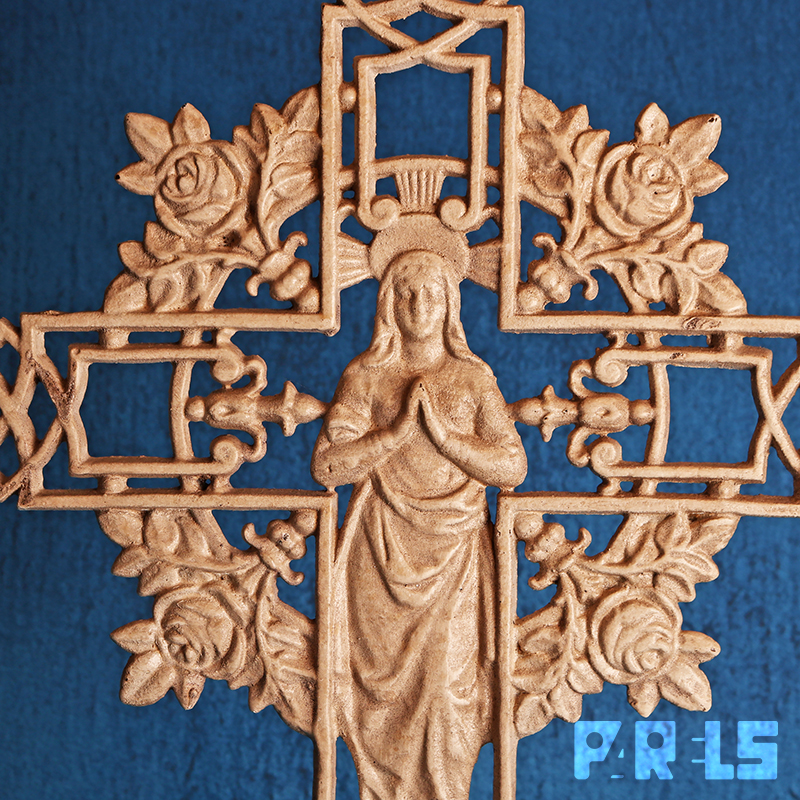 Groot Gietijzeren Kruis Maria met rozen | Parels Breda