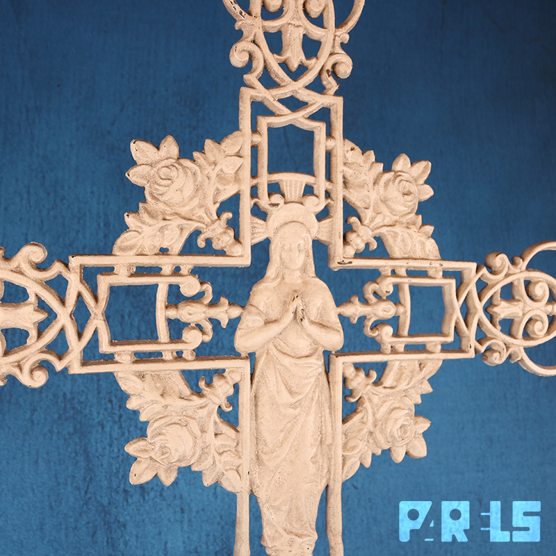 Groot Gietijzeren Kruis Maria met rozen | Parels Breda