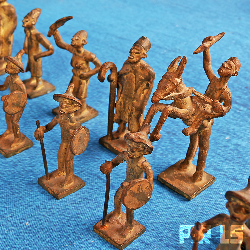 Vintage Bronzen Afrikaanse Schaakstukken | Parels Breda